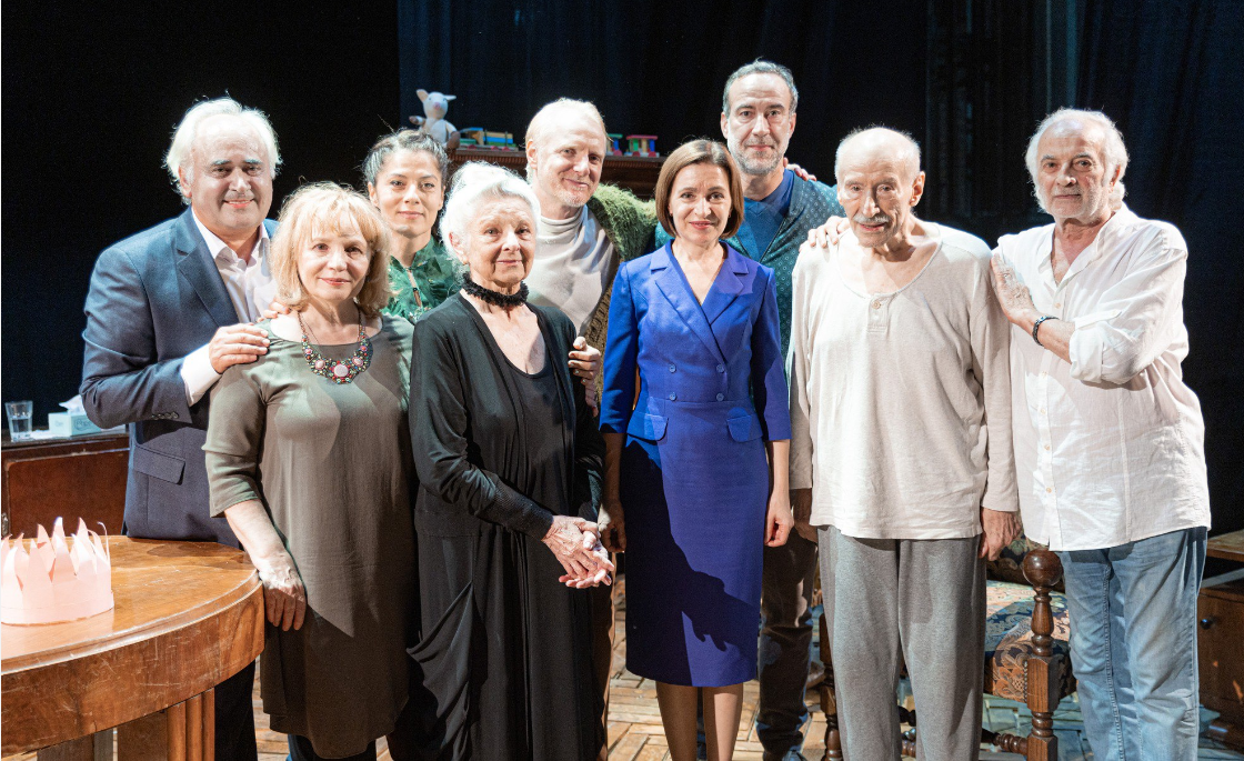 Actorii români Mariana Mihuț și Victor Rebengiuc, decorați de ...